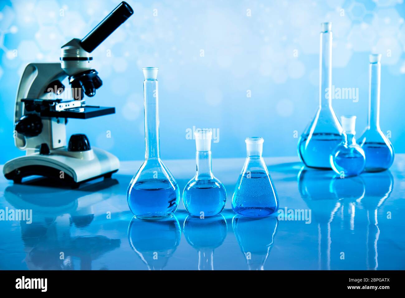 Glassware, Laboratory beakers,Science experiment Stock Photo - Alamy