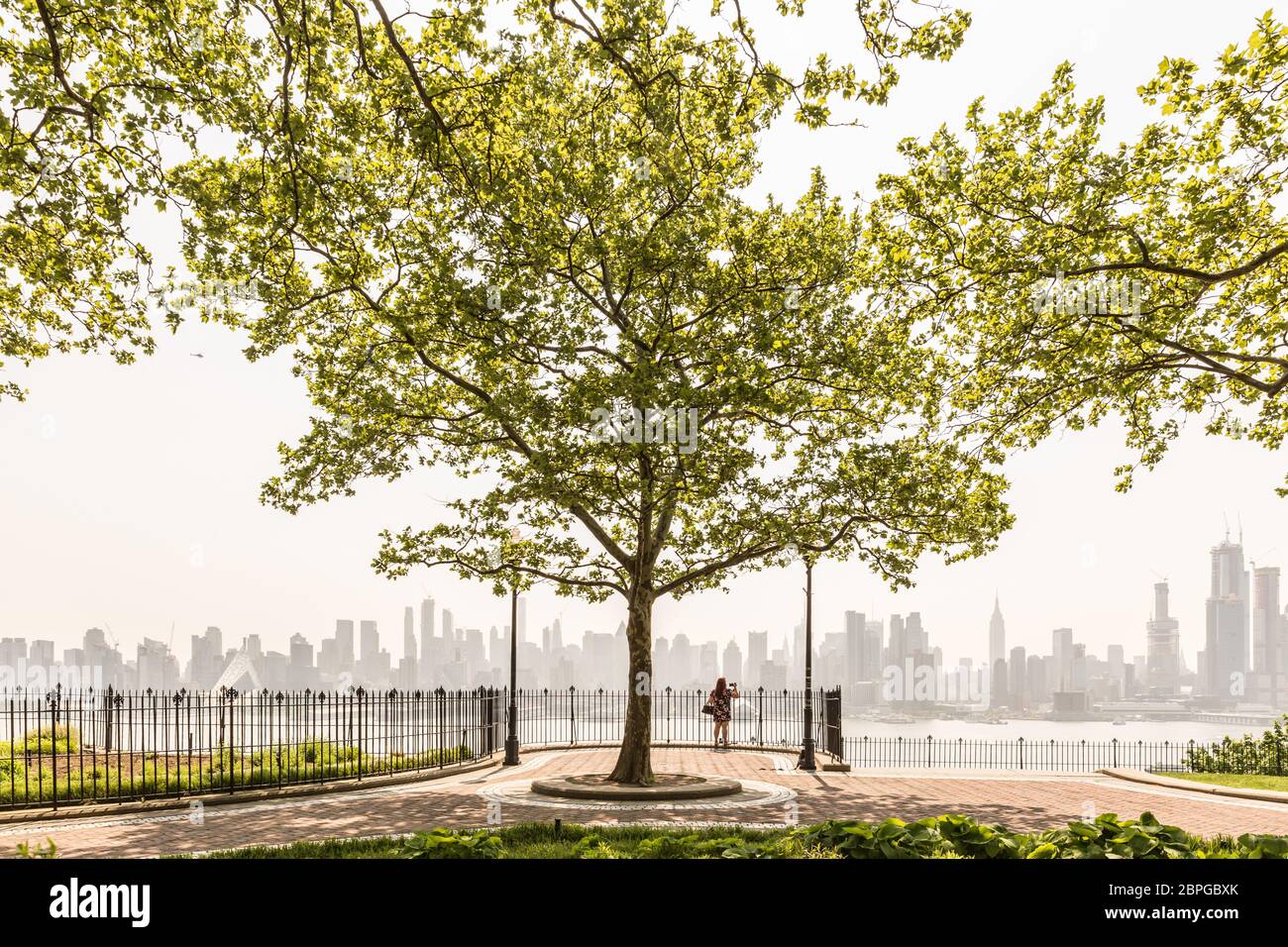 New York City midtown Manhattan skyline panorama view from Boulevard ...