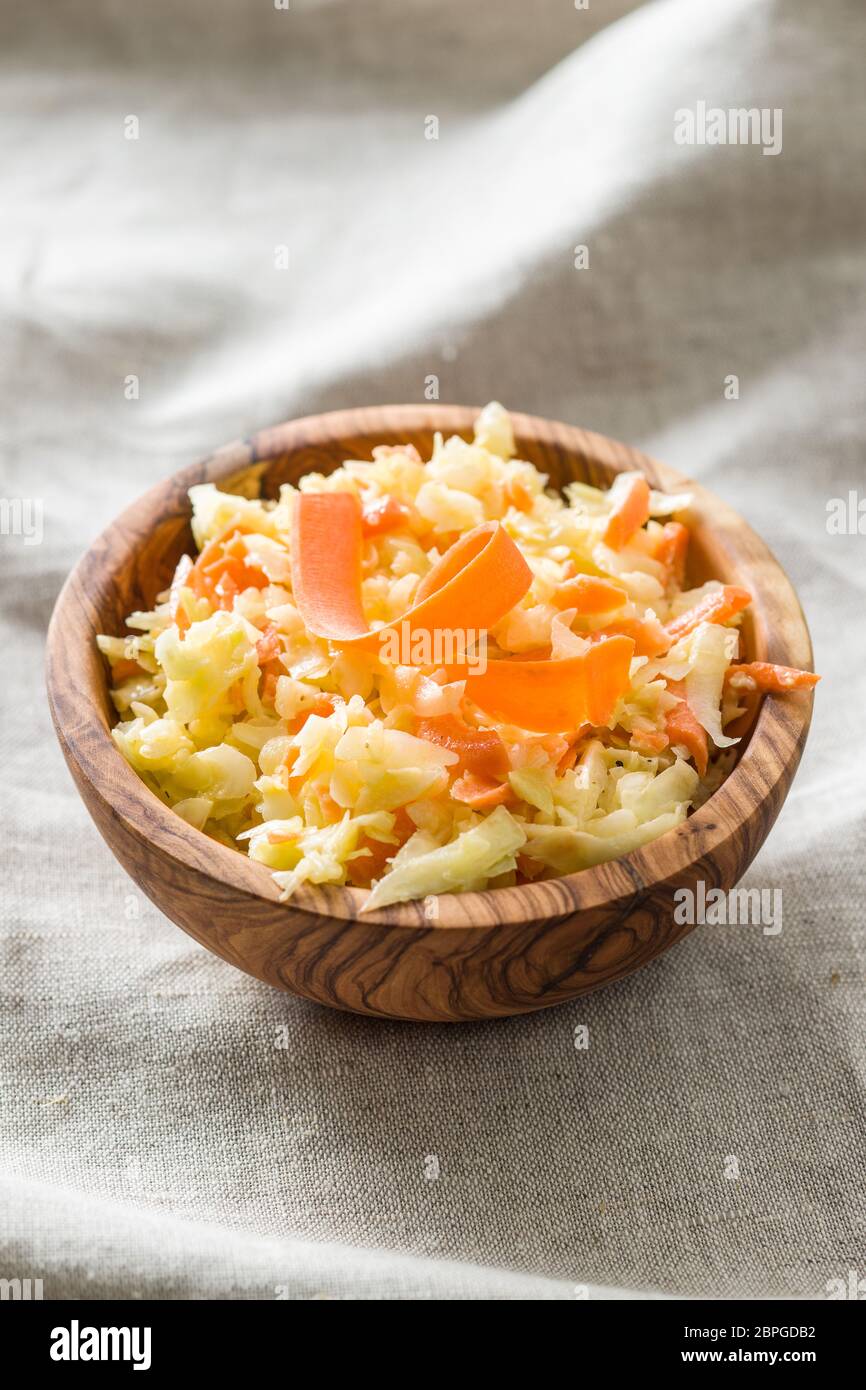 Bowl of coleslaw. Vegetable salad Stock Photo - Alamy