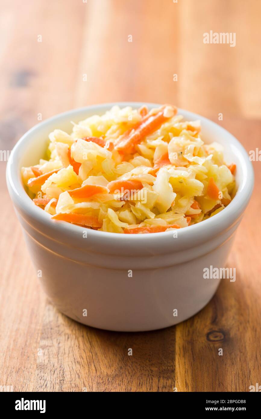 Bowl of coleslaw. Vegetable salad Stock Photo - Alamy