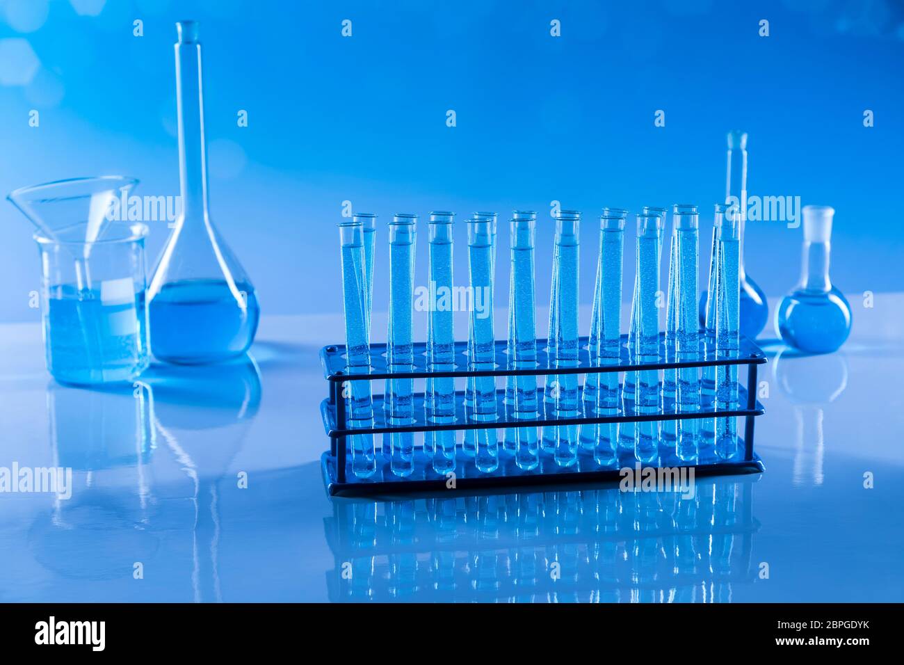 Assorted lab glassware hi-res stock photography and images - Alamy