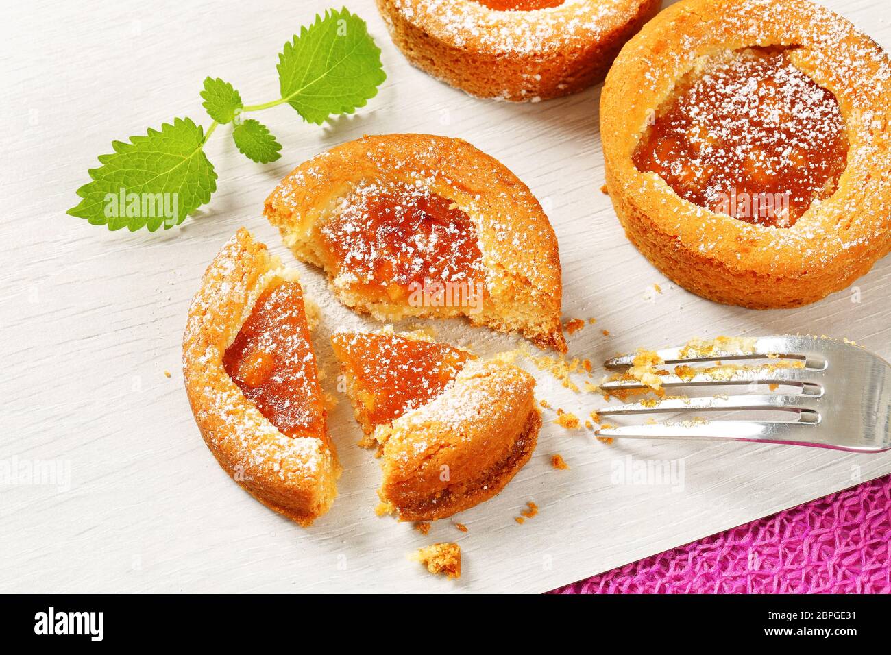 Small round cakes hi-res stock photography and images - Alamy