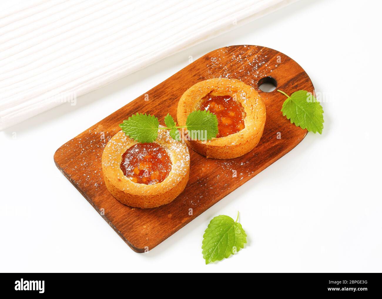 Small round cakes hi-res stock photography and images - Alamy