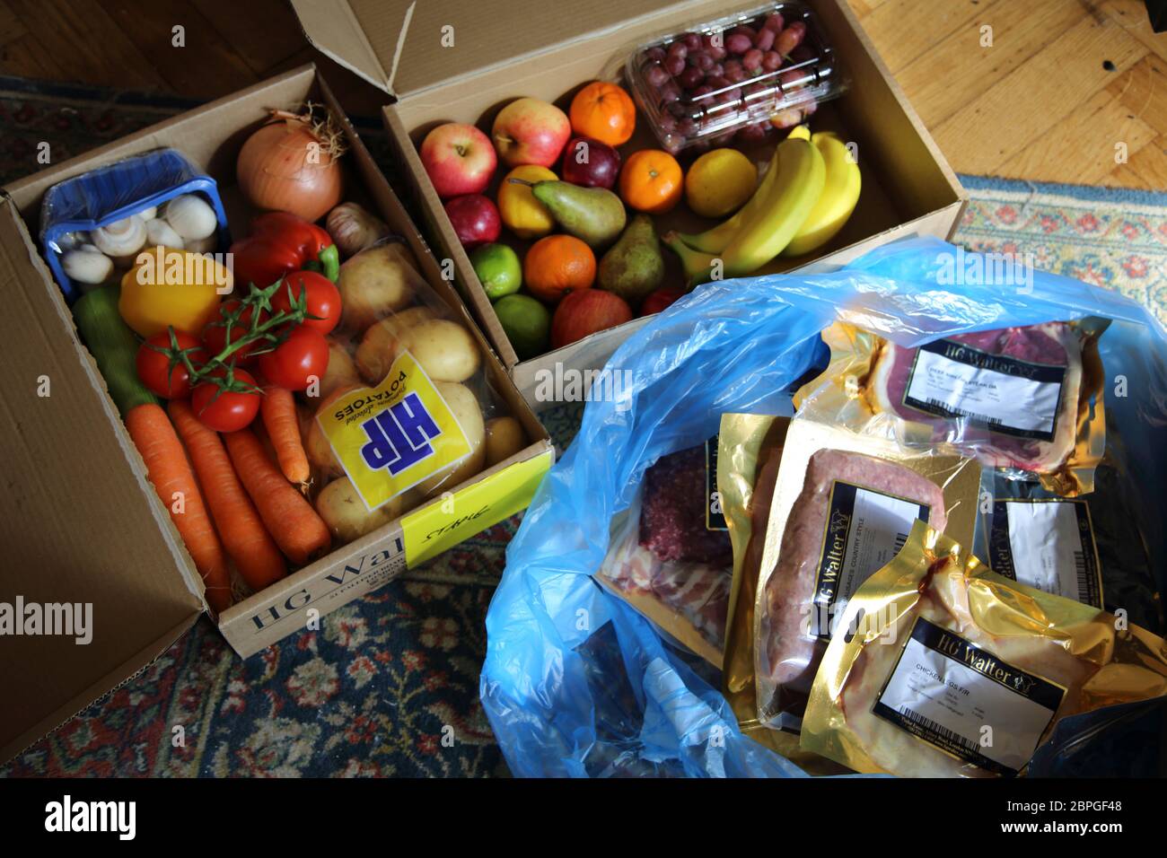 Boxes of food at restaurant hi-res stock photography and images - Alamy