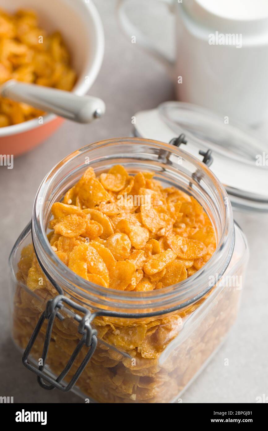 Breakfast cereals or cornflakes in jar Stock Photo - Alamy