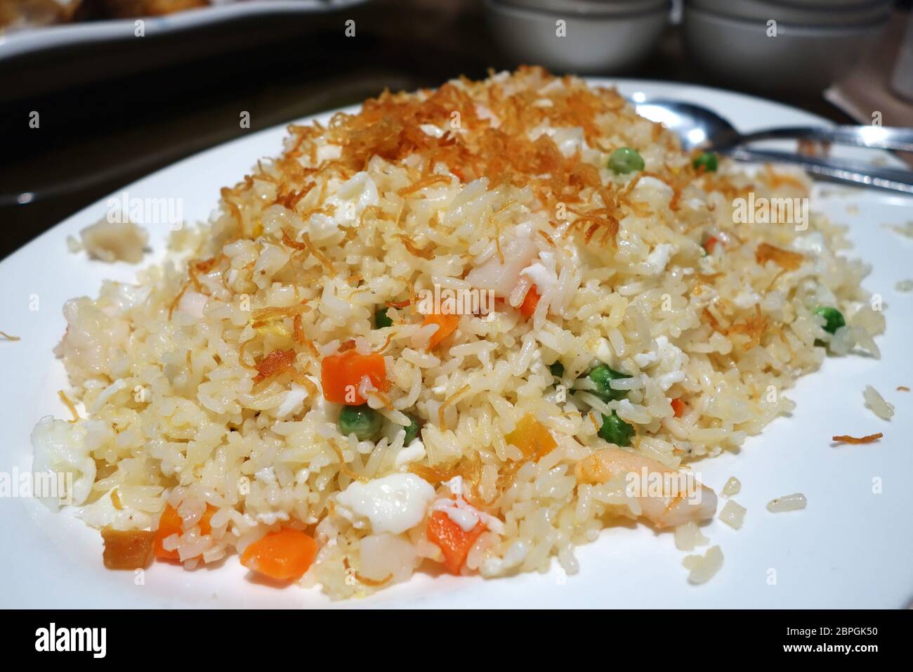 Pile of Chinese fried rice on white plate Stock Photo - Alamy