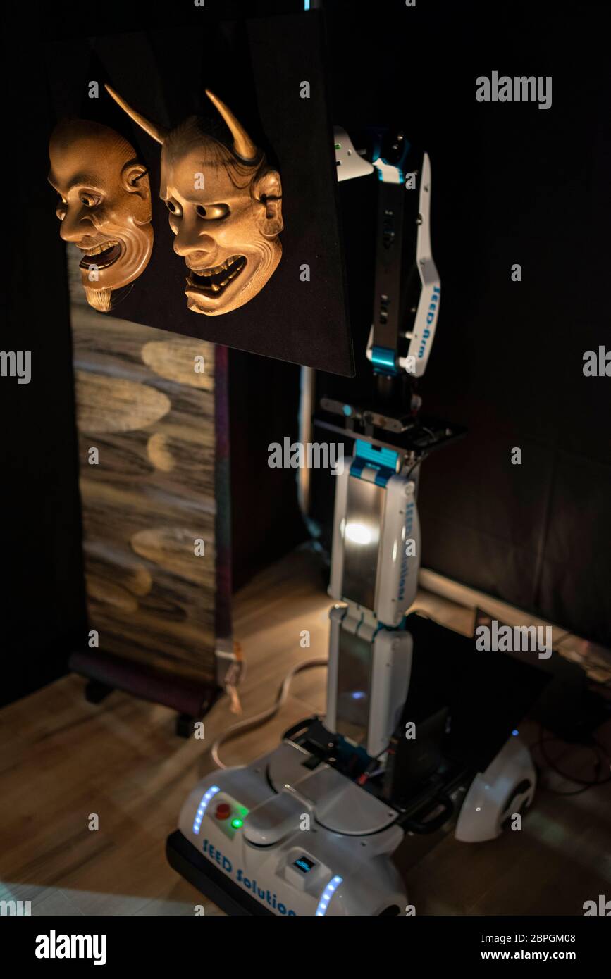 Japanese masks theatre hi-res stock photography and images - Alamy