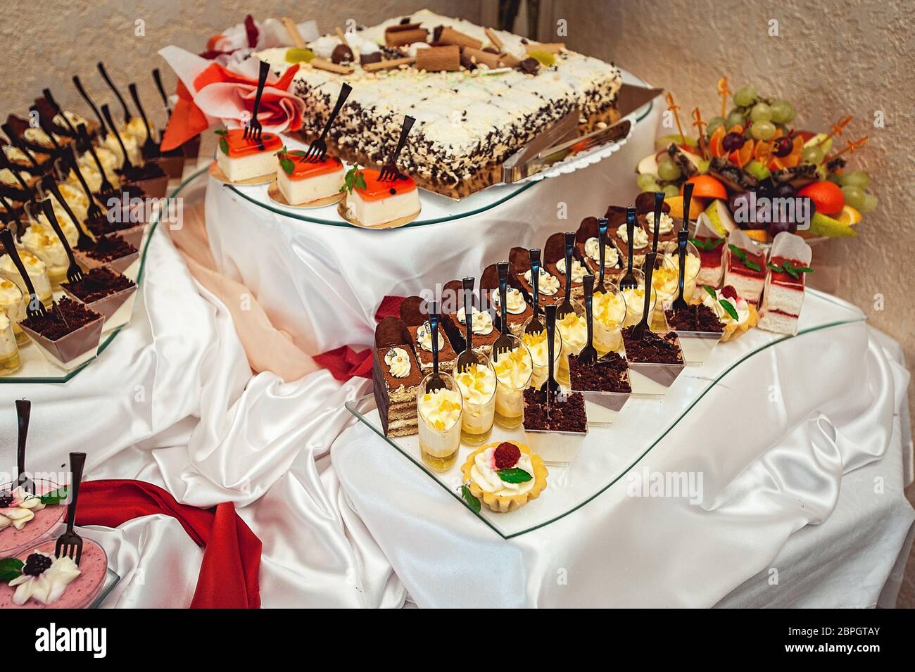 Rows Of Cakes On Tray High Resolution Stock Photography and Images - Alamy