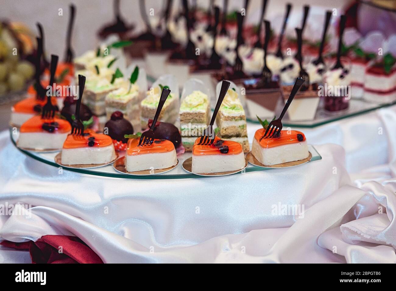 Rows Of Cakes On Tray High Resolution Stock Photography and Images - Alamy