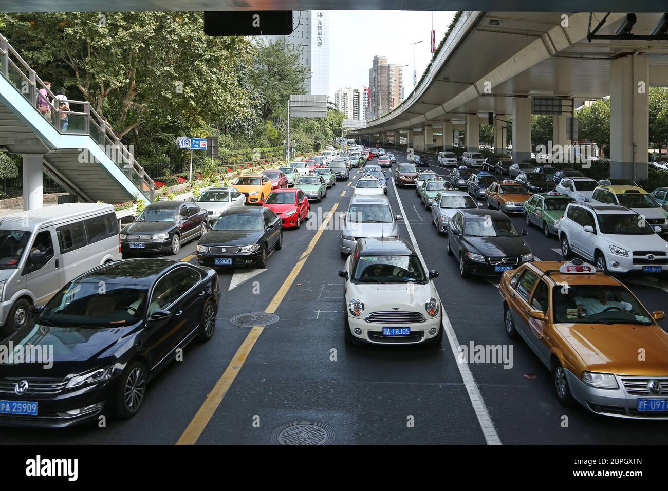 Traffic congestion shanghai china hi-res stock photography and images ...