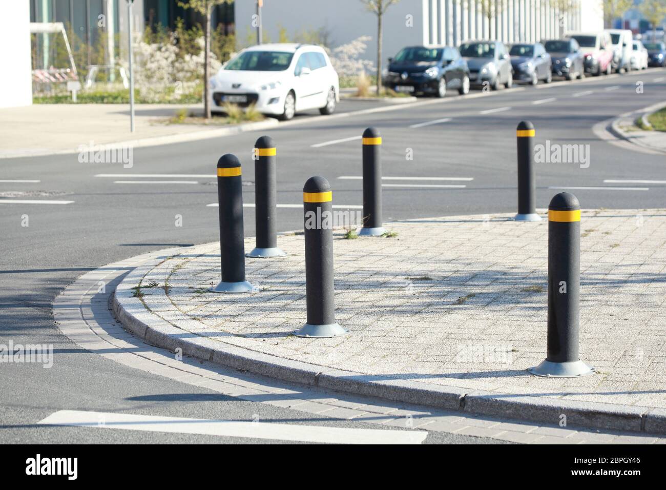 Yellow bollard sidewalk bollard hi-res stock photography and images - Alamy