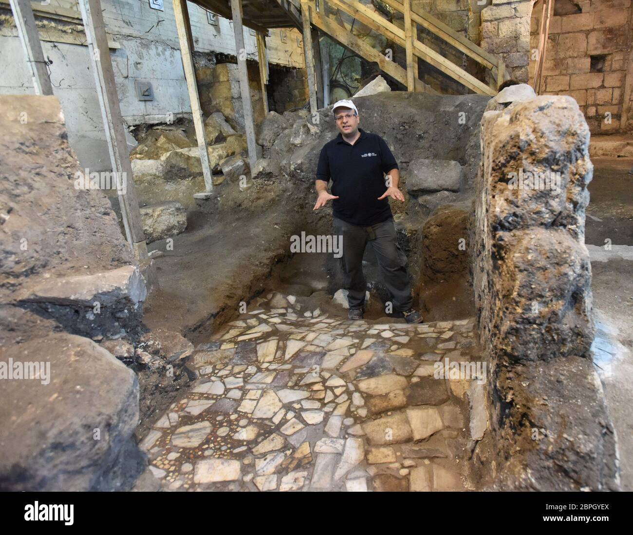 Israeli archaeologist hi-res stock photography and images - Alamy
