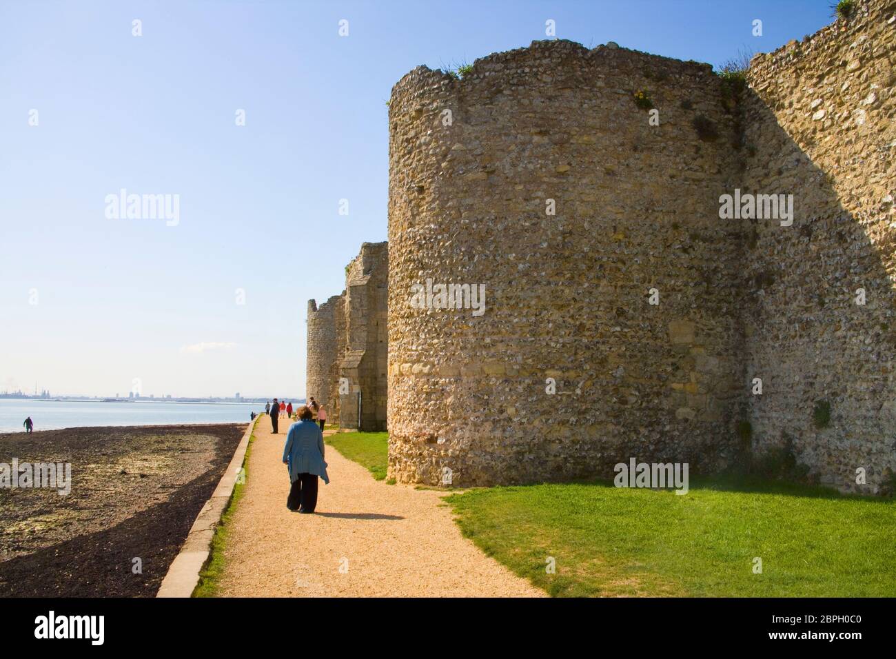 Shoreline walkway hi-res stock photography and images - Alamy