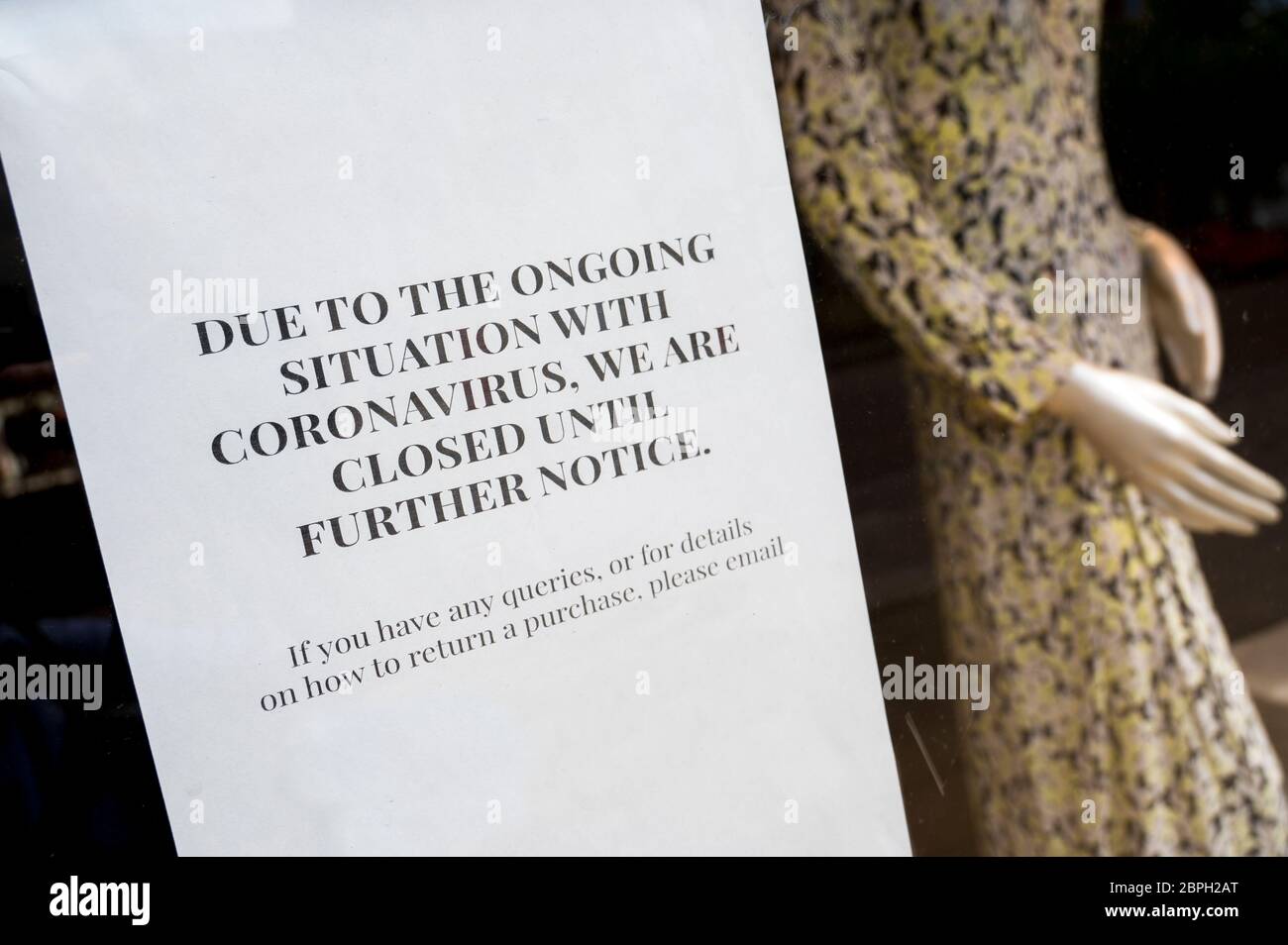 Notice sign signs retail shops hi-res stock photography and images - Alamy