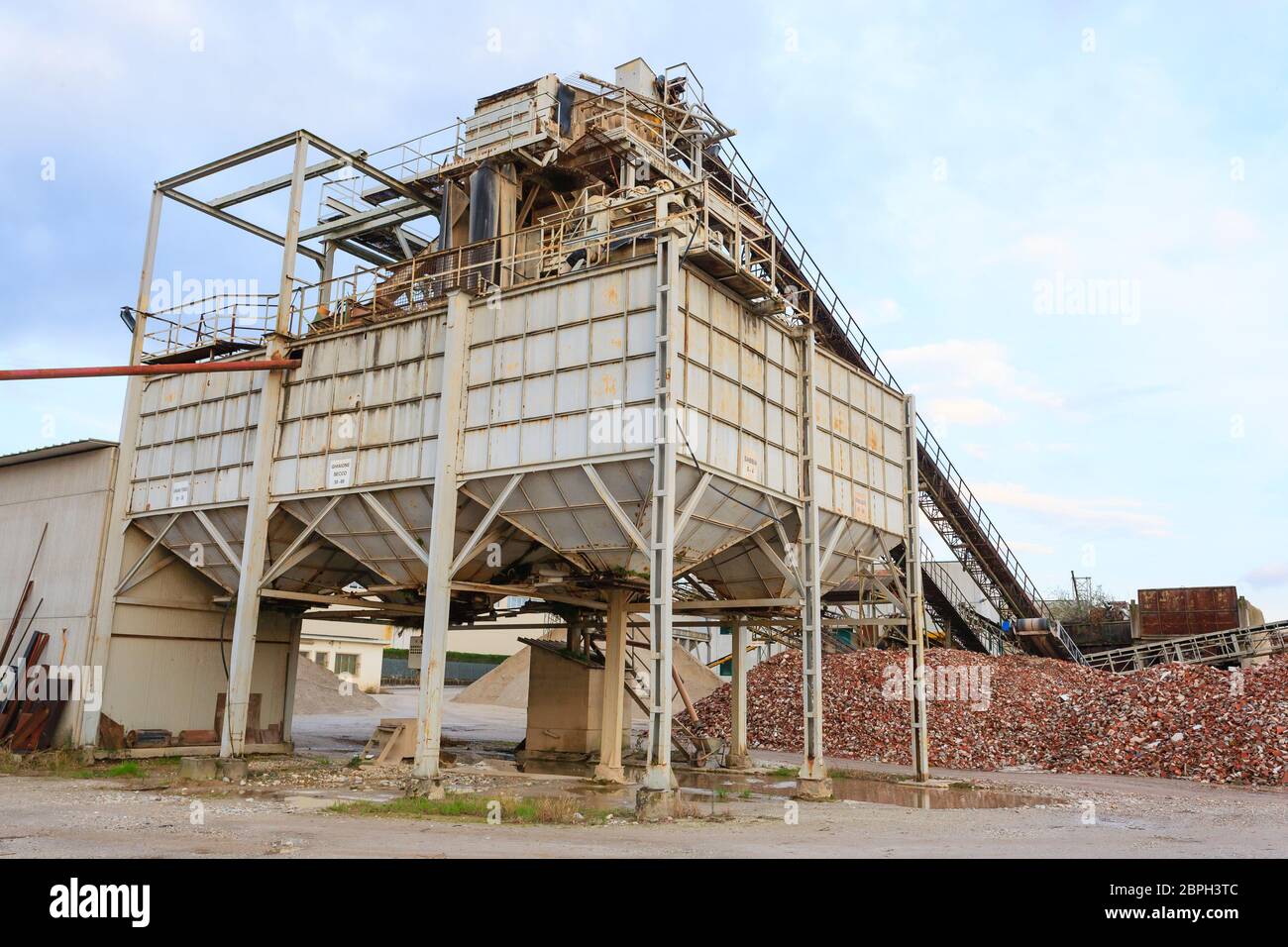 Dust extraction tower hi-res stock photography and images - Alamy