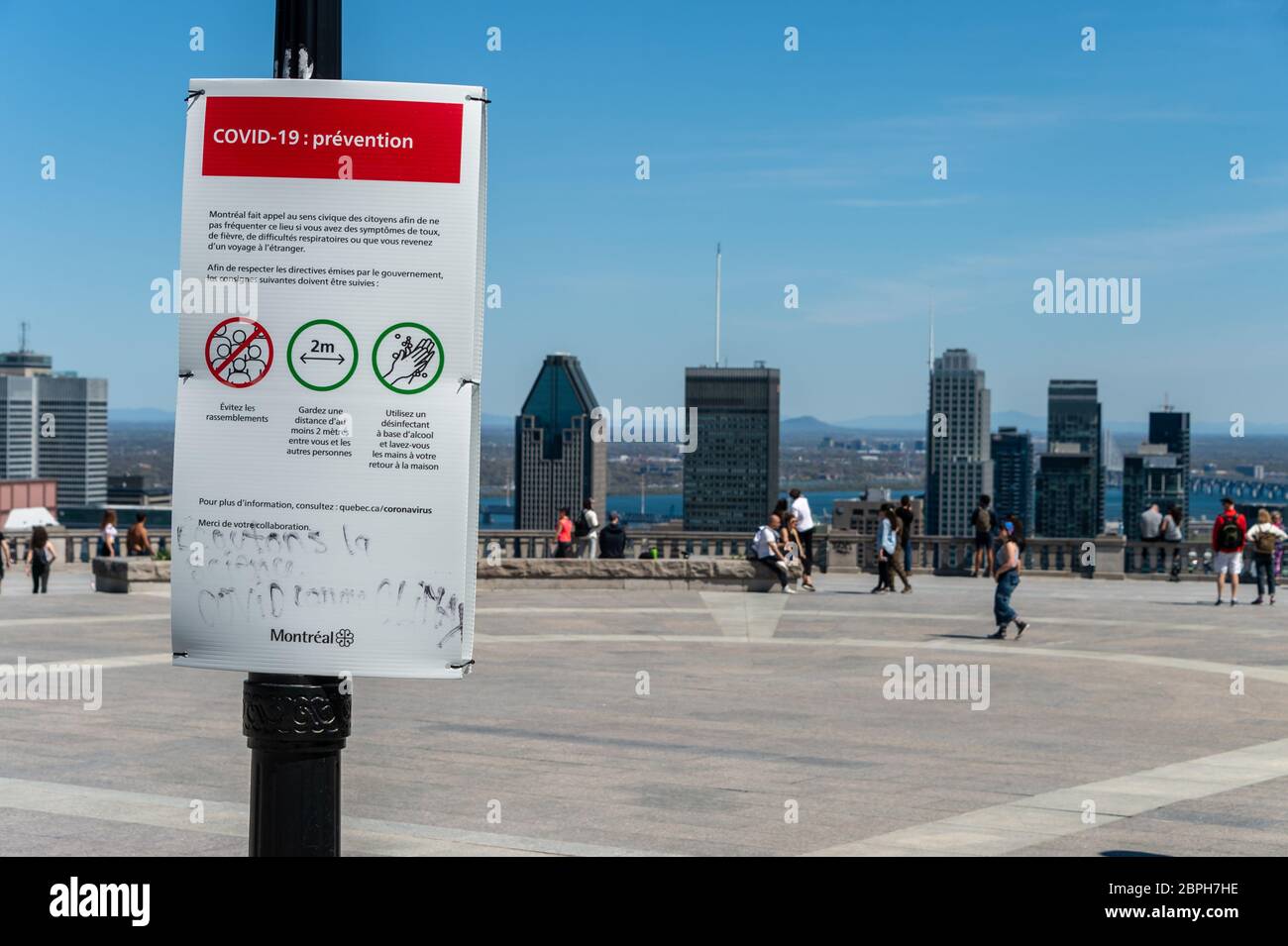 Montreal, CA - 18 May 2020 : Sign showing french Covid-19 safety ...