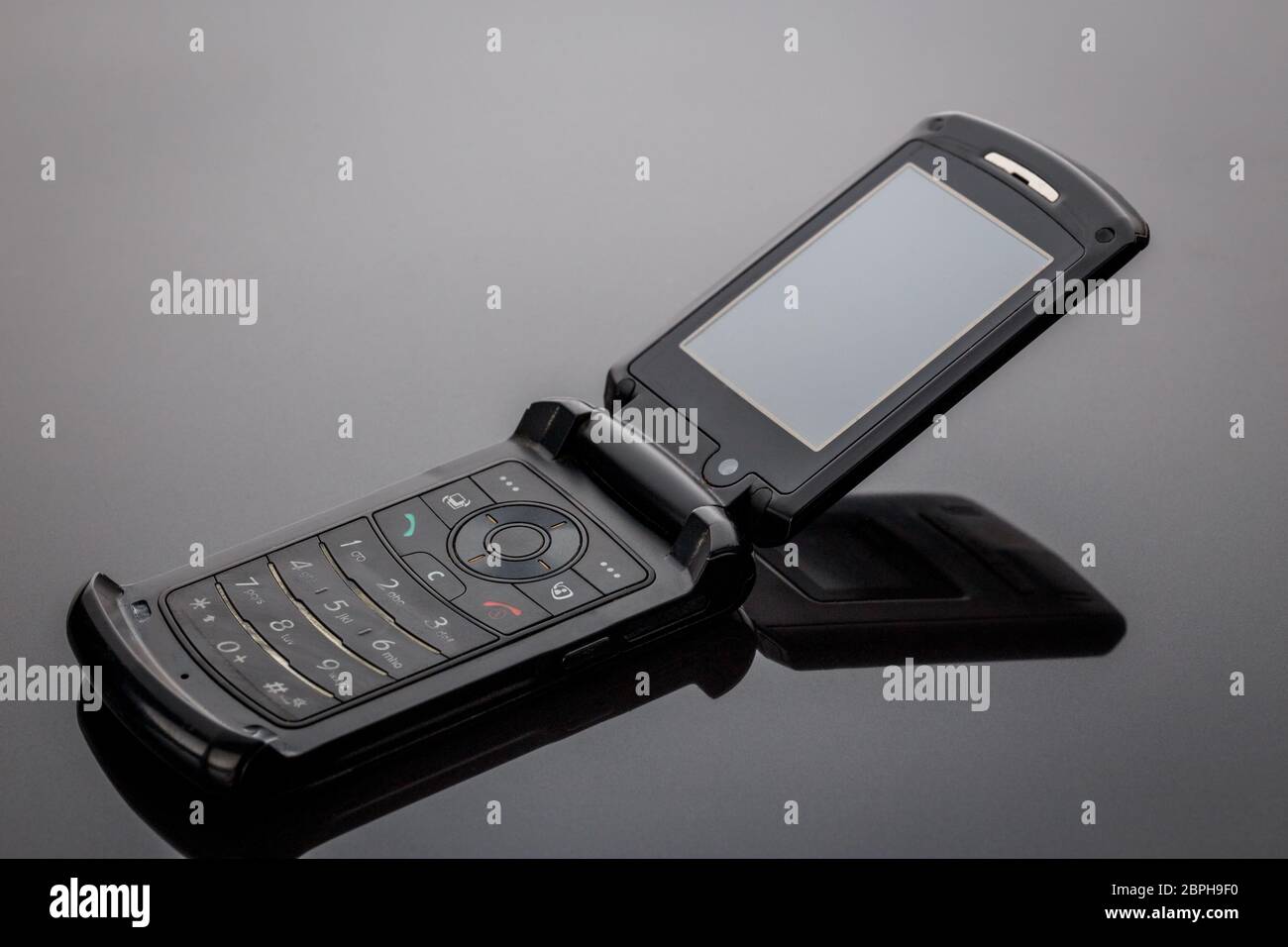 Old fashioned mobile phone hi-res stock photography and images - Alamy