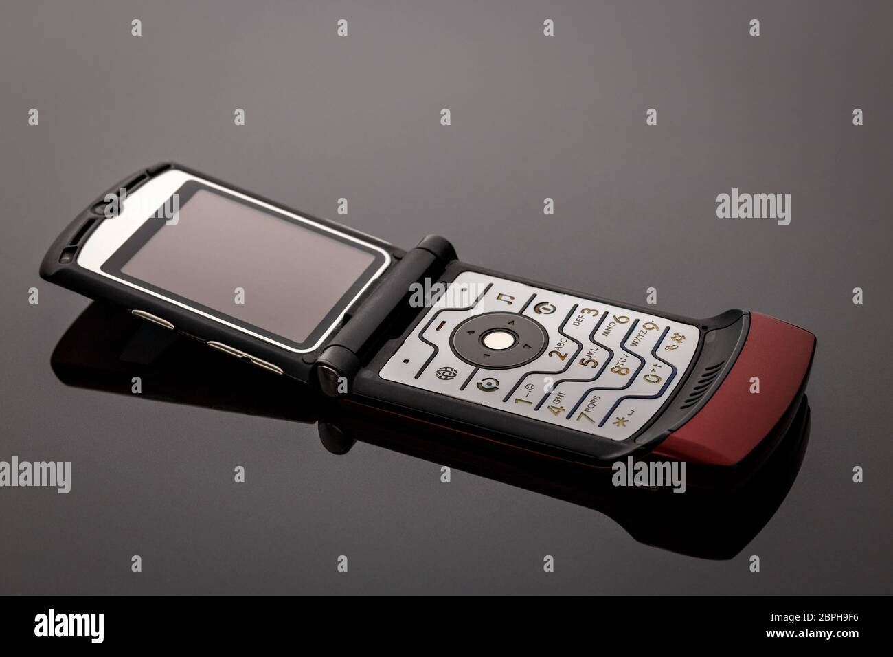 Old fashioned mobile phone hi-res stock photography and images - Alamy