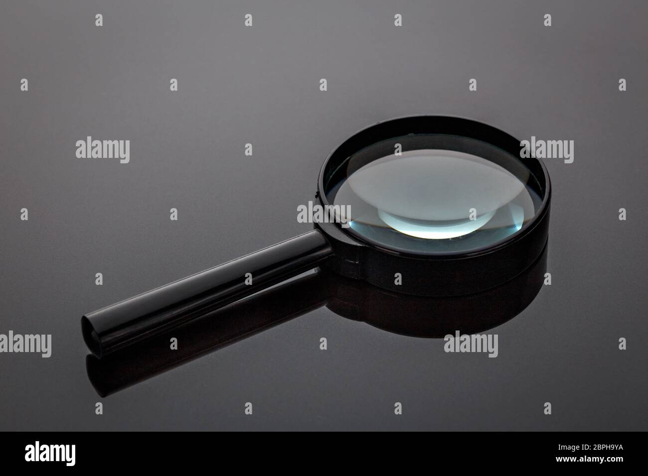 Old magnifying glass hi-res stock photography and images - Alamy