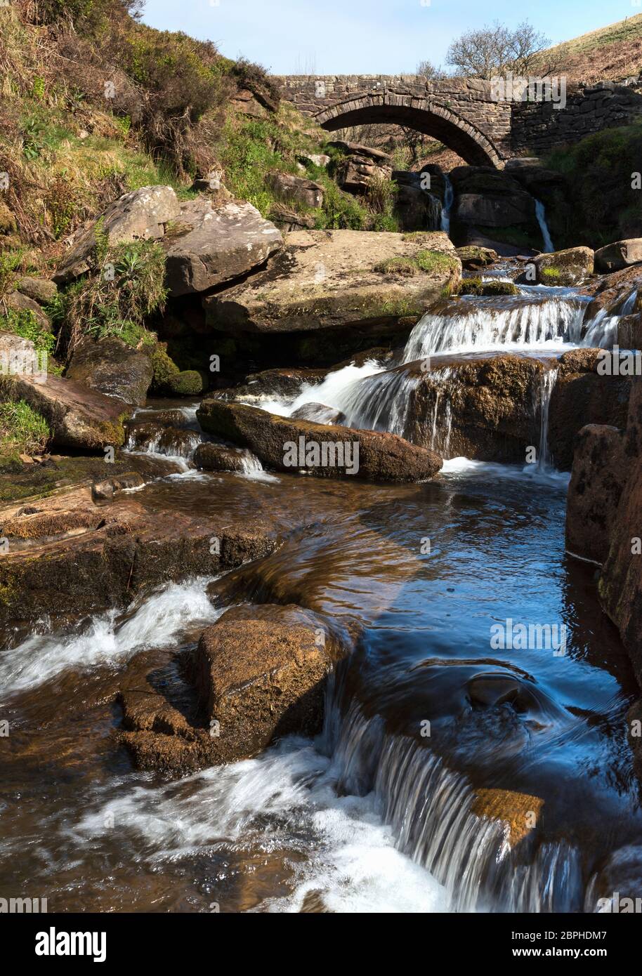 Three shire heads packhorse bridge hi-res stock photography and images ...