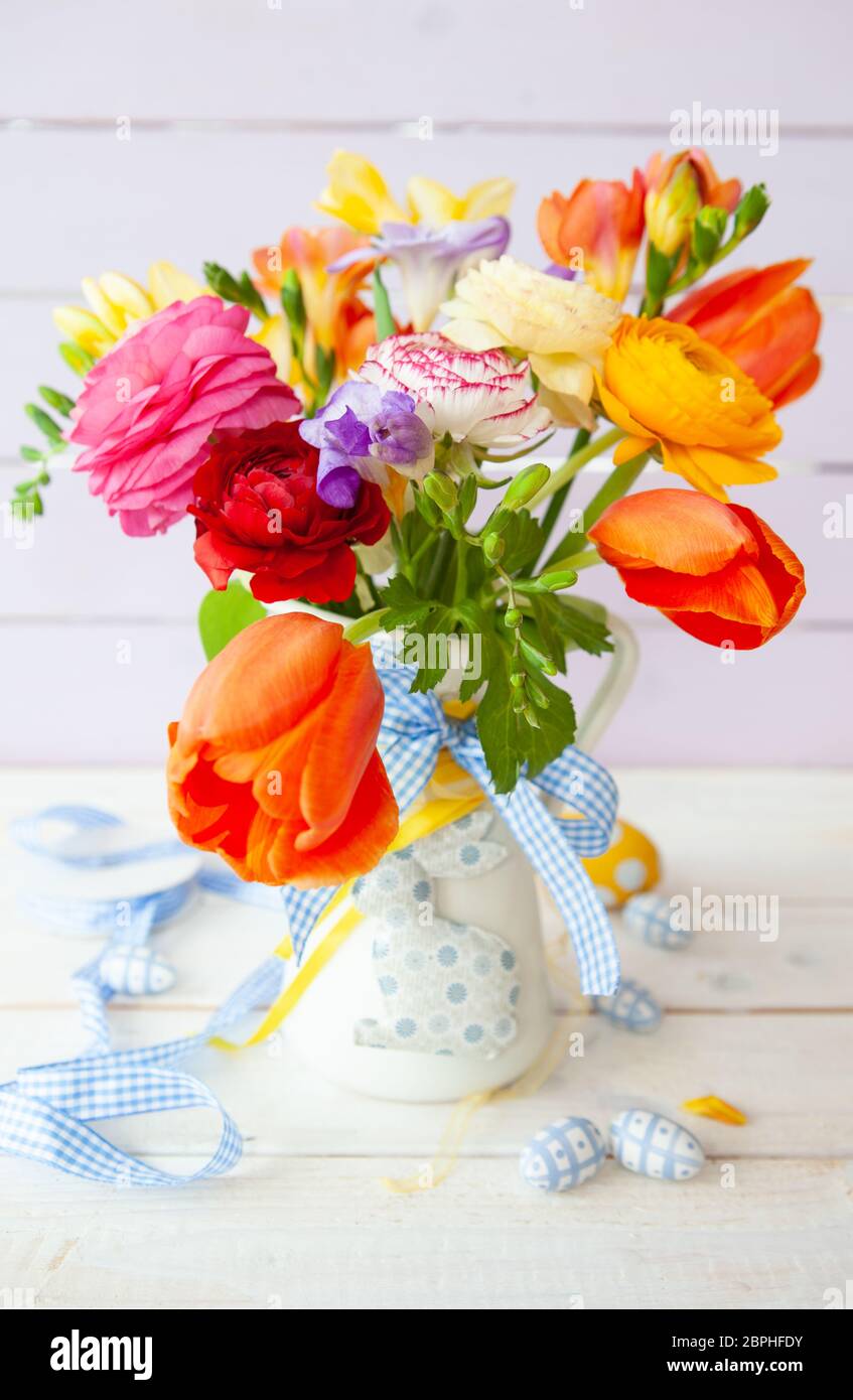 Bright spring flowers hi-res stock photography and images - Alamy