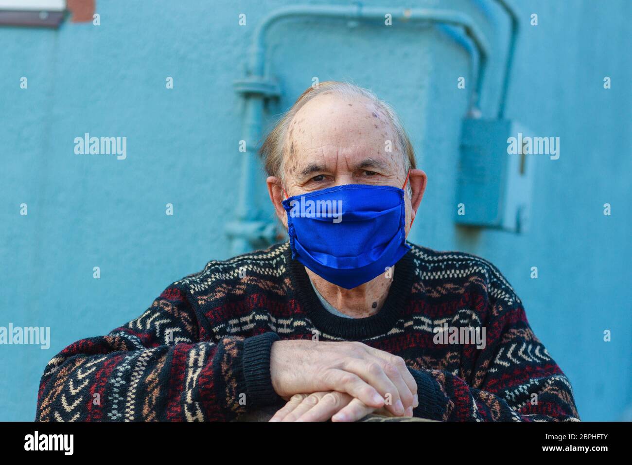 Elderly man on self-isolation home Stock Photo - Alamy