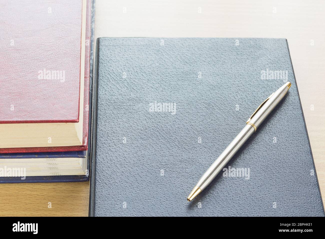 Household writing notepad note pen hi-res stock photography and images ...