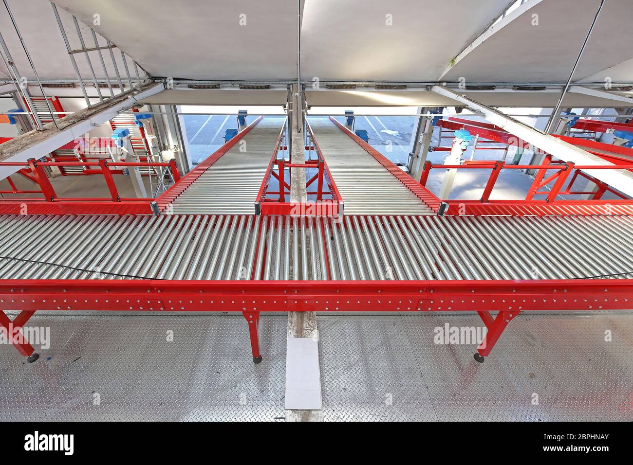 Fulfillment center conveyor hi-res stock photography and images - Alamy