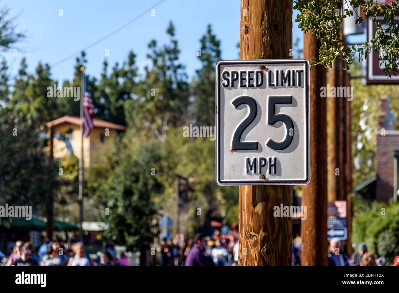 25 mph speed limit sign, attached to a wooden post Stock Photo - Alamy