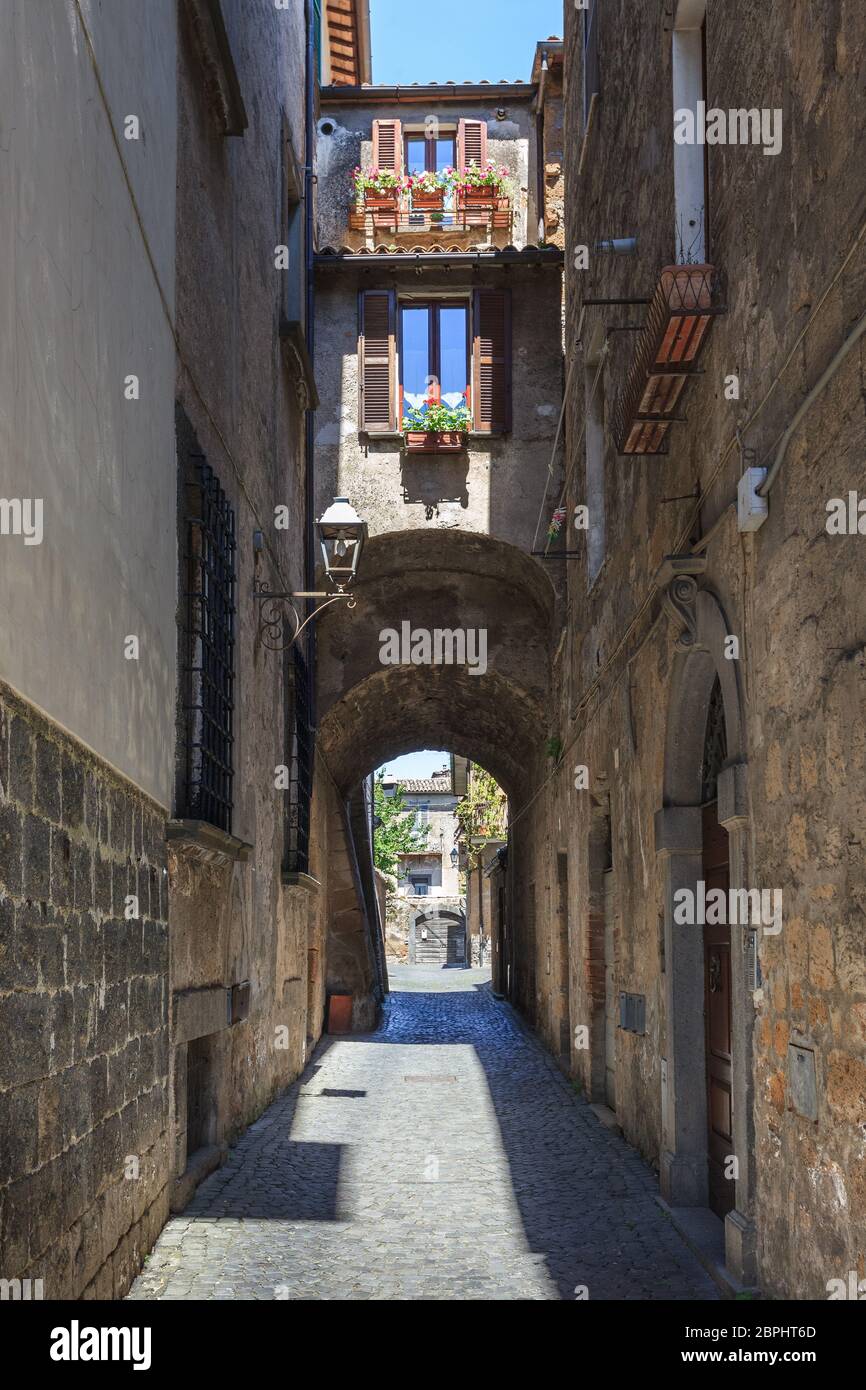 medieval stepped street in the Italian hill town of Orvieto Stock Photo ...