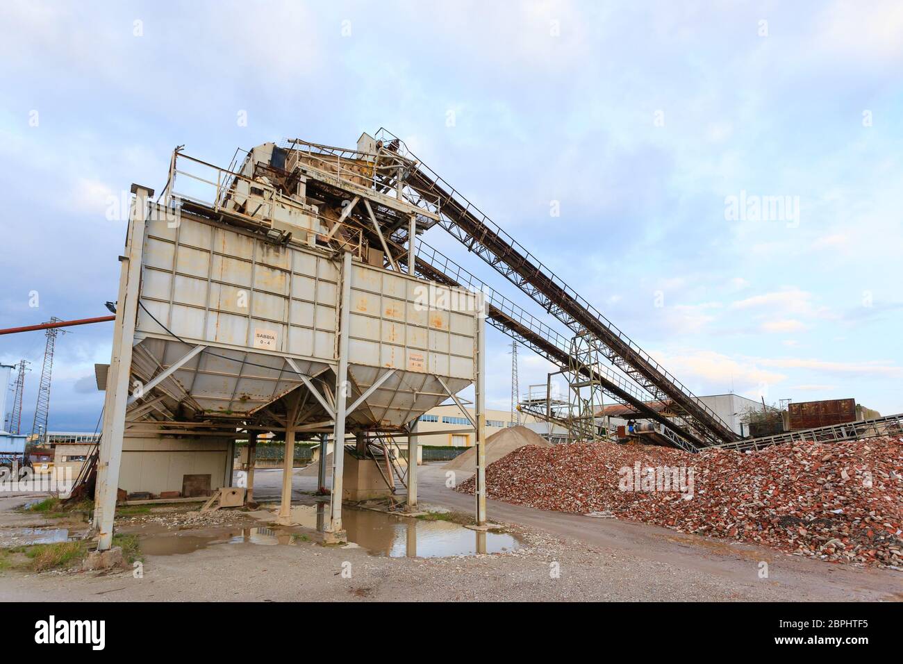 Grit silos hi-res stock photography and images - Alamy