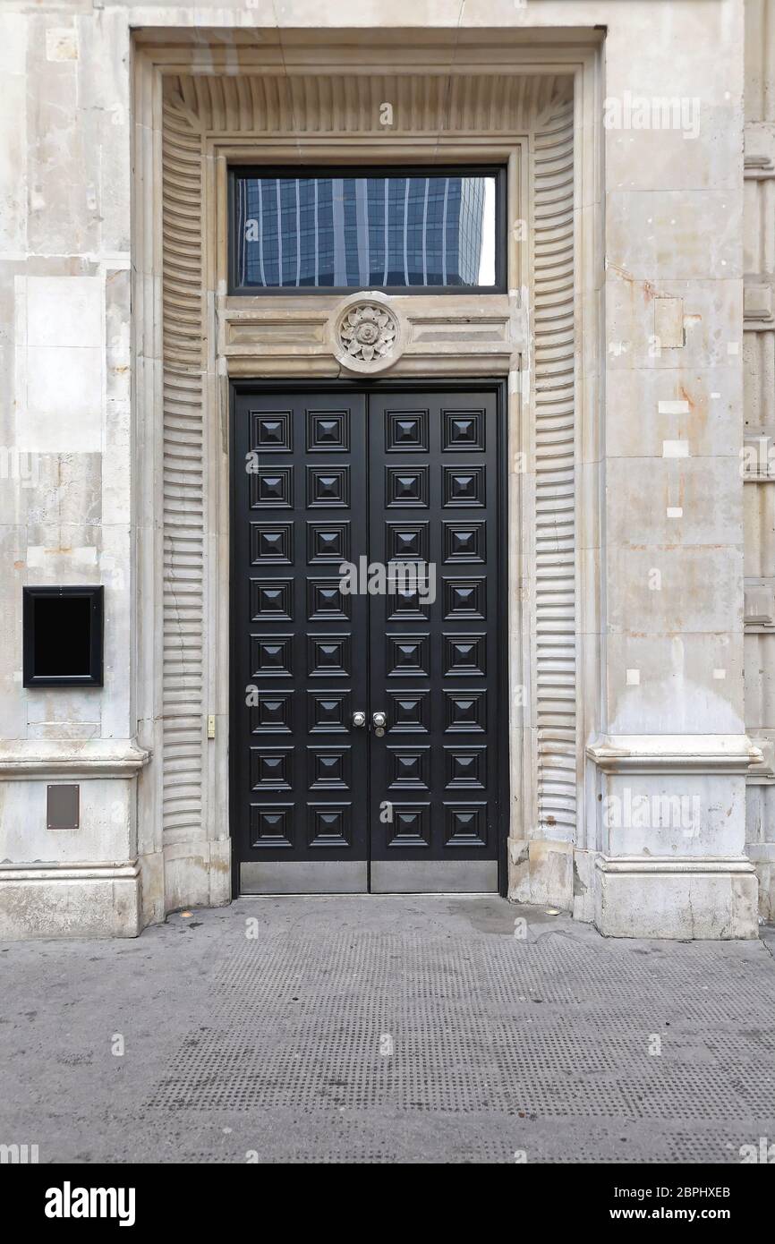 Tall double doors hi-res stock photography and images - Alamy