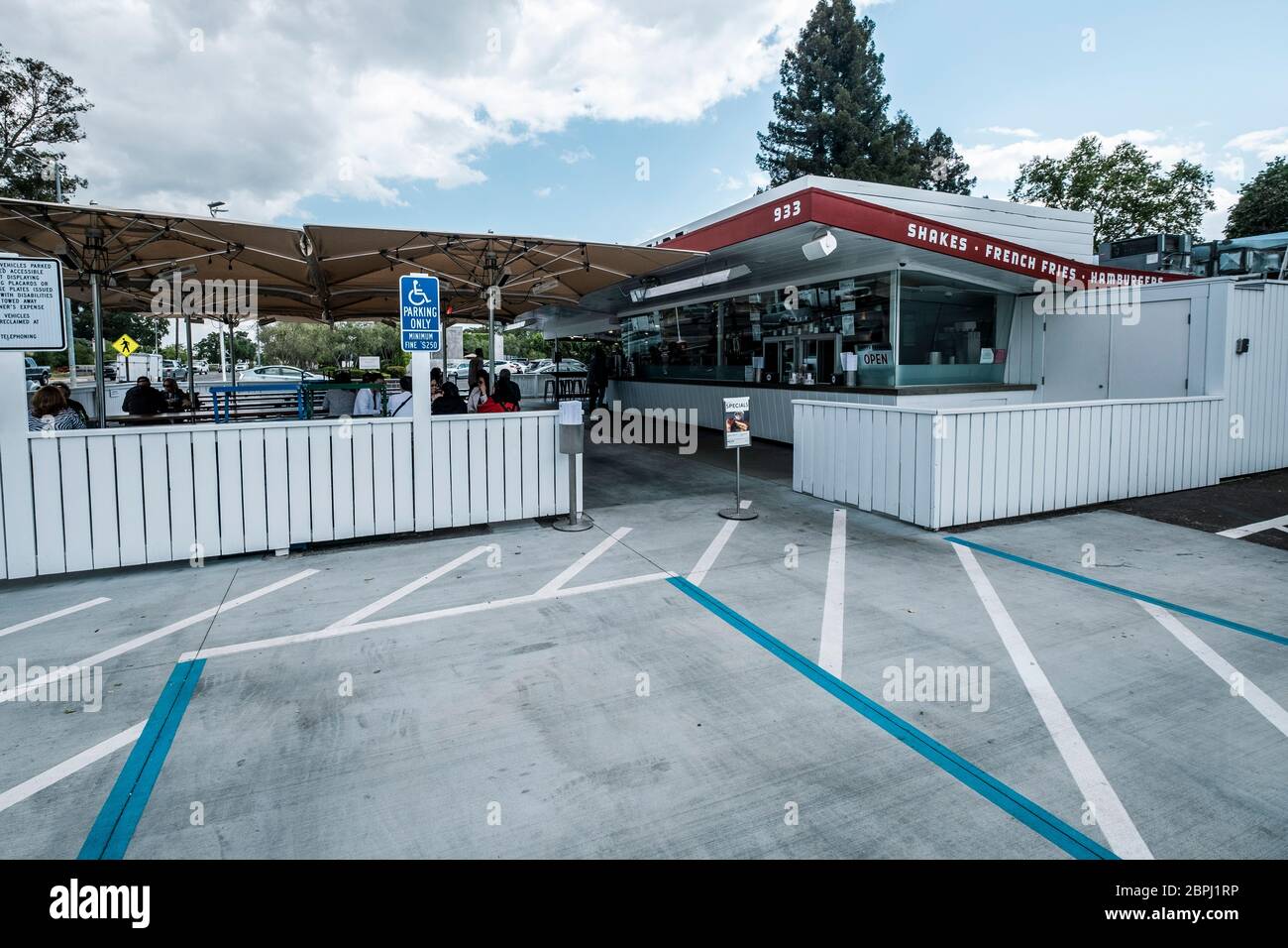 Gott's Roadside. Member of an area fast-food chain with indoor-outdoor ...