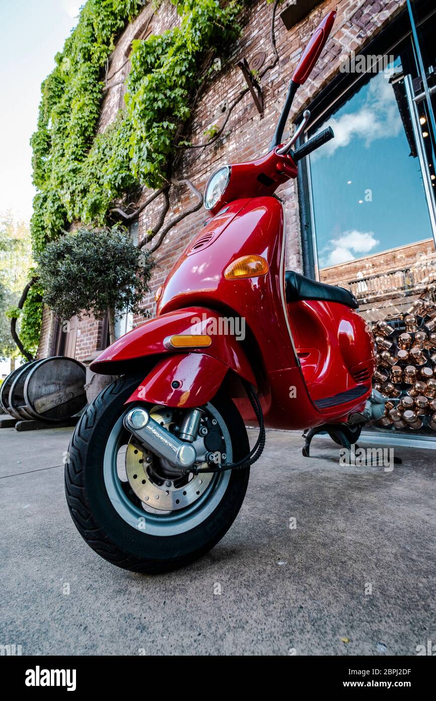 Ottimo, Italian eatery & market serves breakfast, lunch & wine in ...