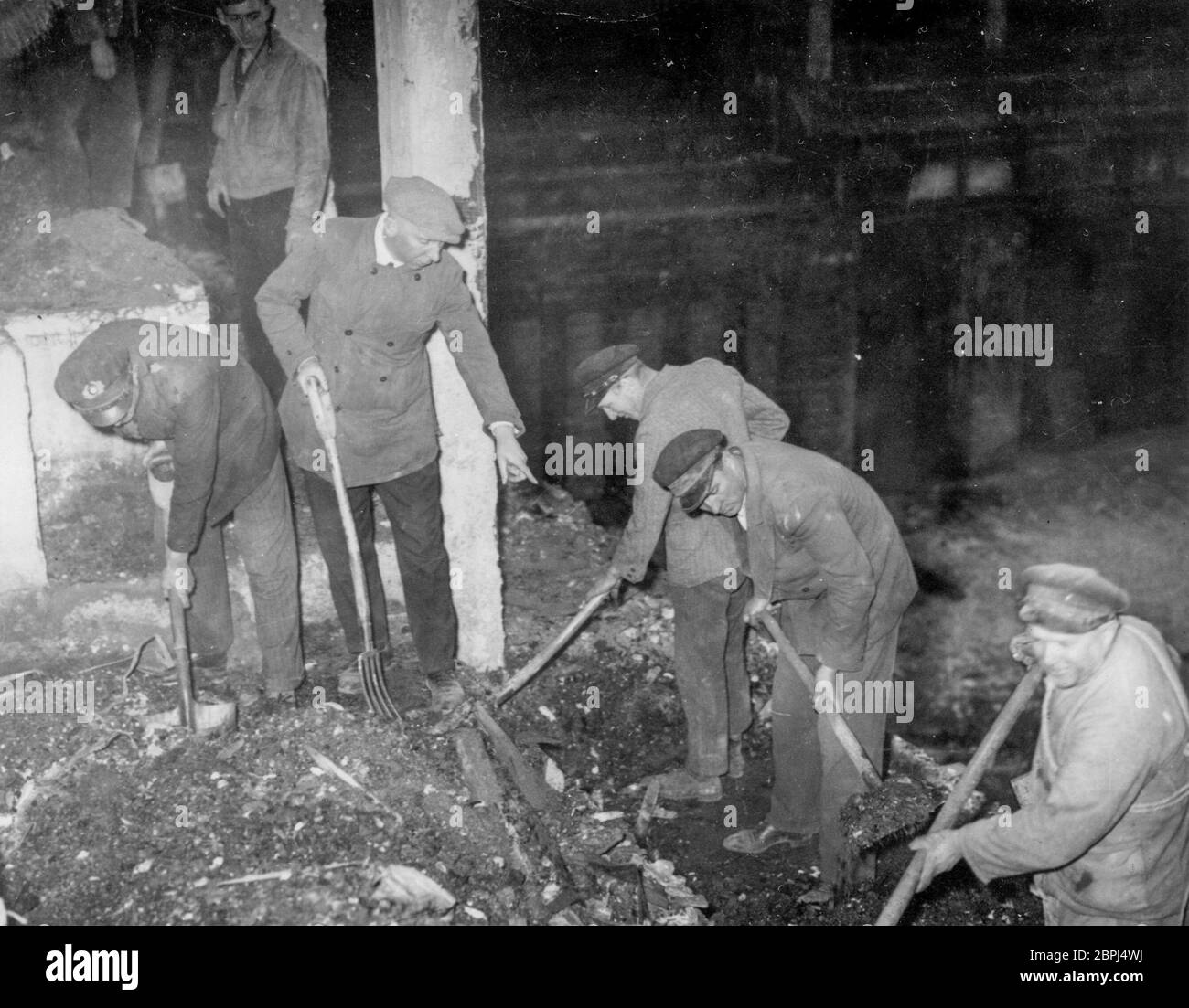 Reichstag fire - during clearing-up work Heinrich Hoffmann Photographs ...