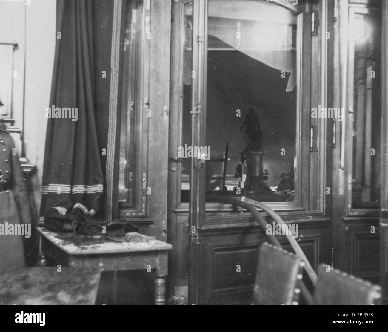 Reichstag fire - fire brigade doing the fire-fighting work Heinrich ...