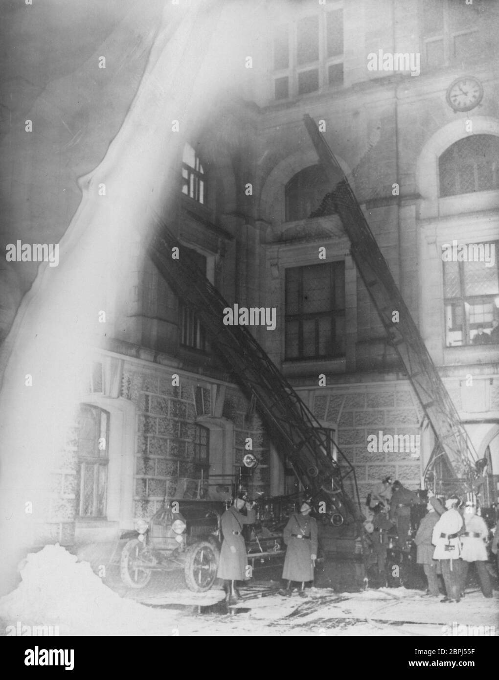 Reichstag fire - fire brigade doing the fire-fighting work Heinrich ...
