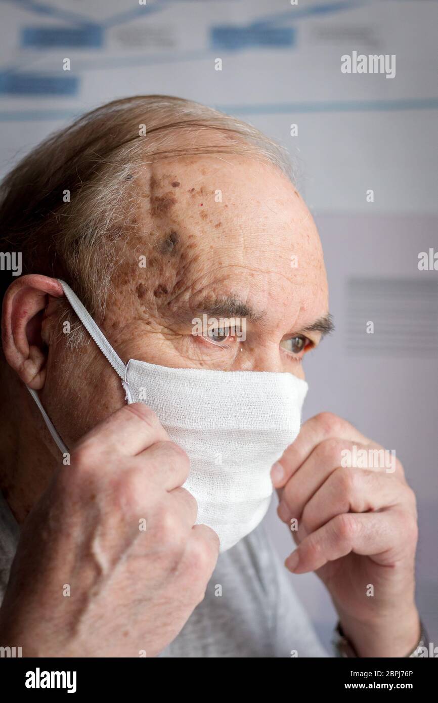 Elderly man at home isolation Stock Photo - Alamy