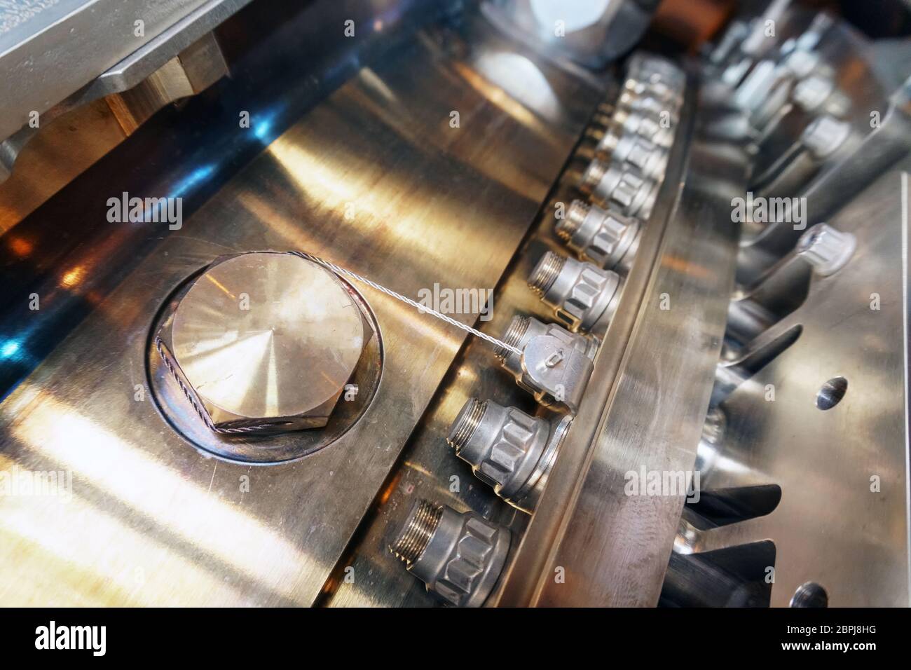 Element of a turbo compressor of a gas turbine, individual parts of an ...