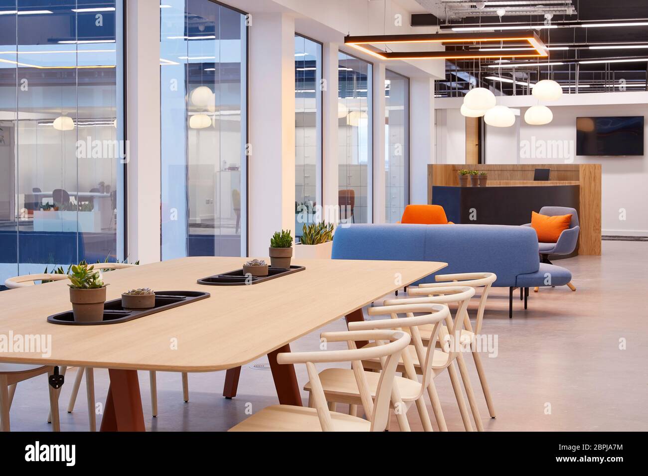 London reception area seating hi-res stock photography and images - Alamy