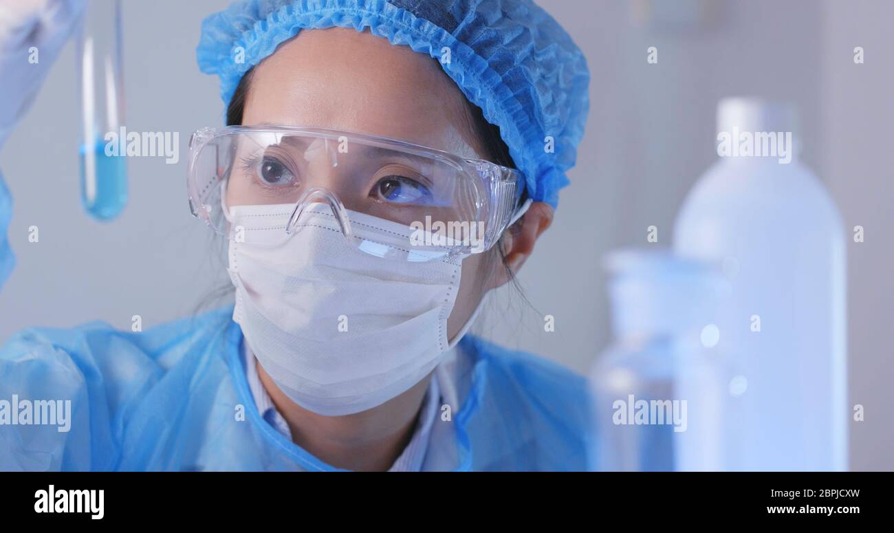 Korean scientist hi-res stock photography and images - Alamy