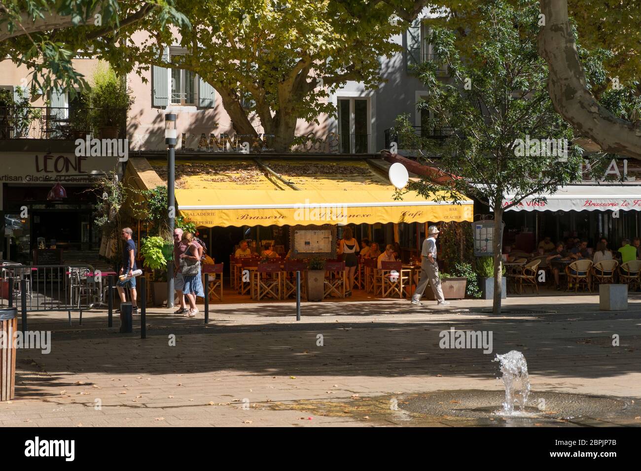 Plane trees provence hi-res stock photography and images - Alamy