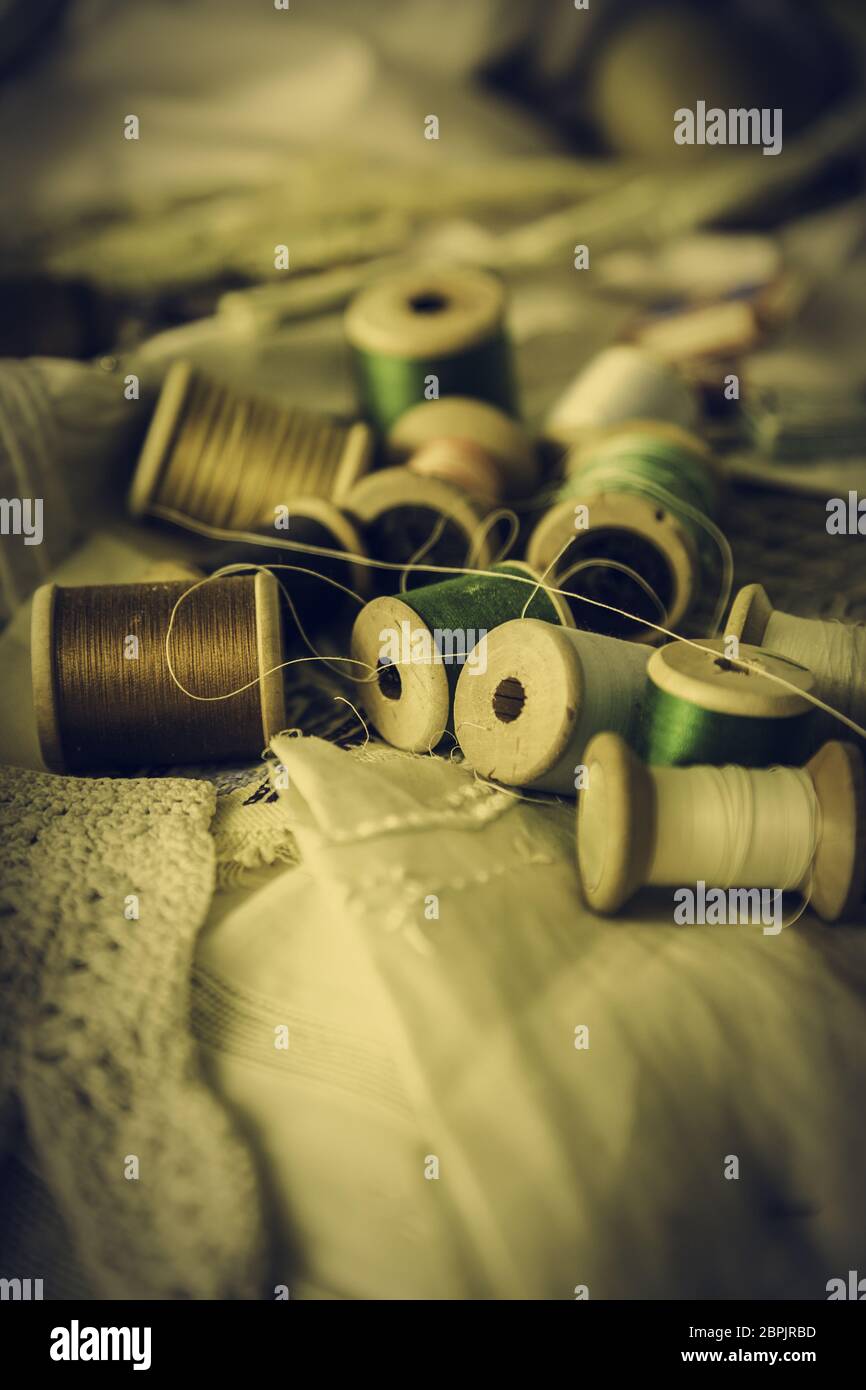 Old sewing threads, objects for sewing clothes Stock Photo - Alamy