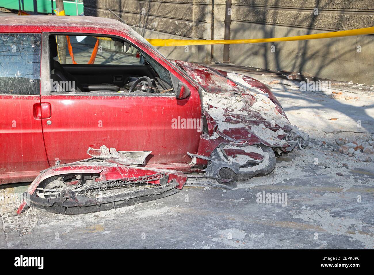 Smashed red car hi-res stock photography and images - Alamy