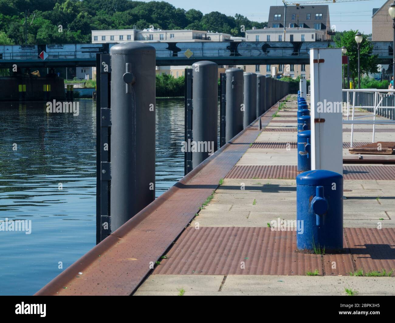 Excursion boats in the channel hi-res stock photography and images - Alamy