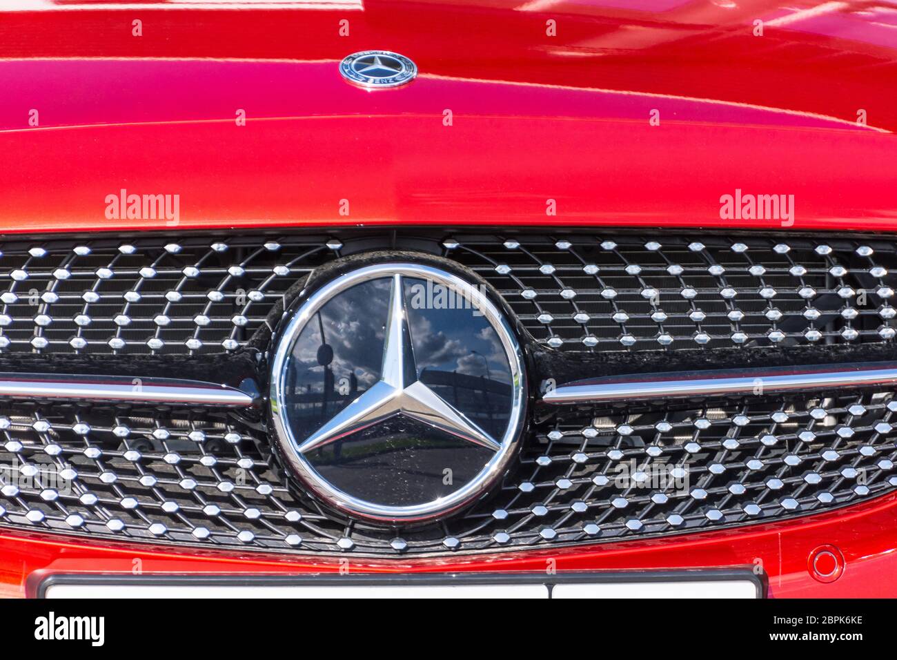 Red car with mercedes logo hi-res stock photography and images - Alamy