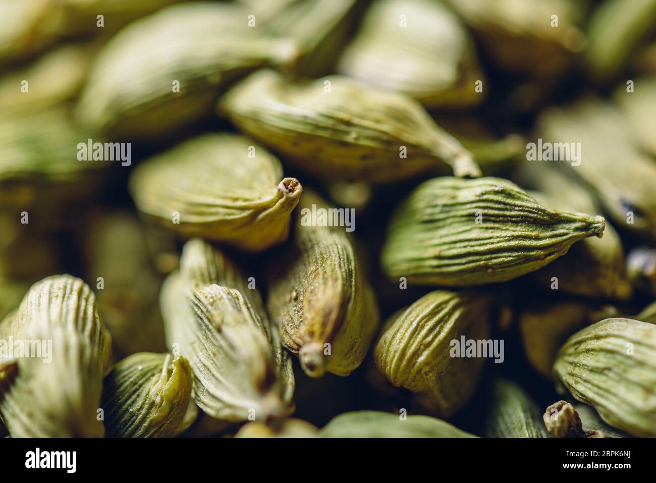 Green cardamom texture hi-res stock photography and images - Alamy