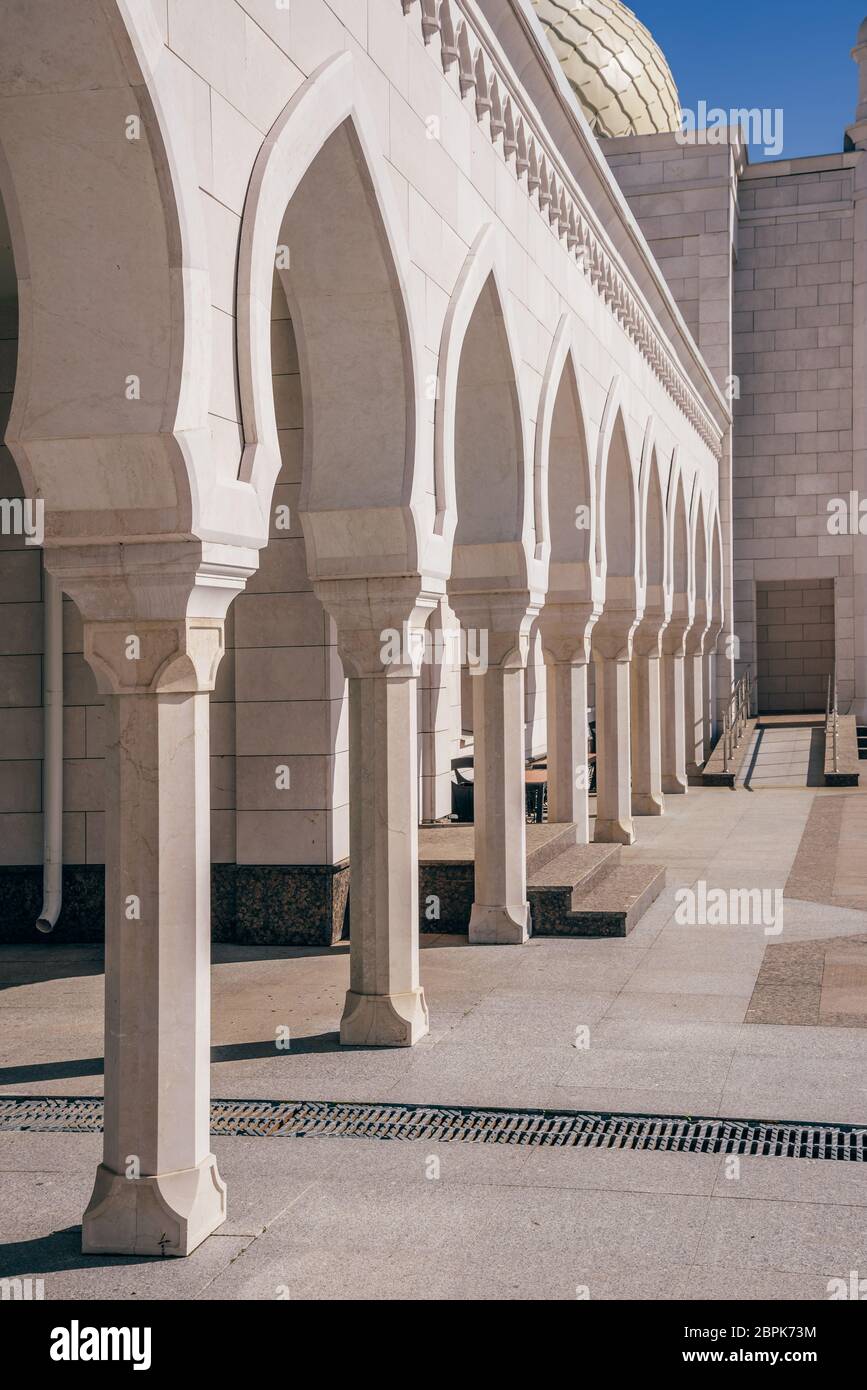 Beautiful white mosque hi-res stock photography and images - Alamy