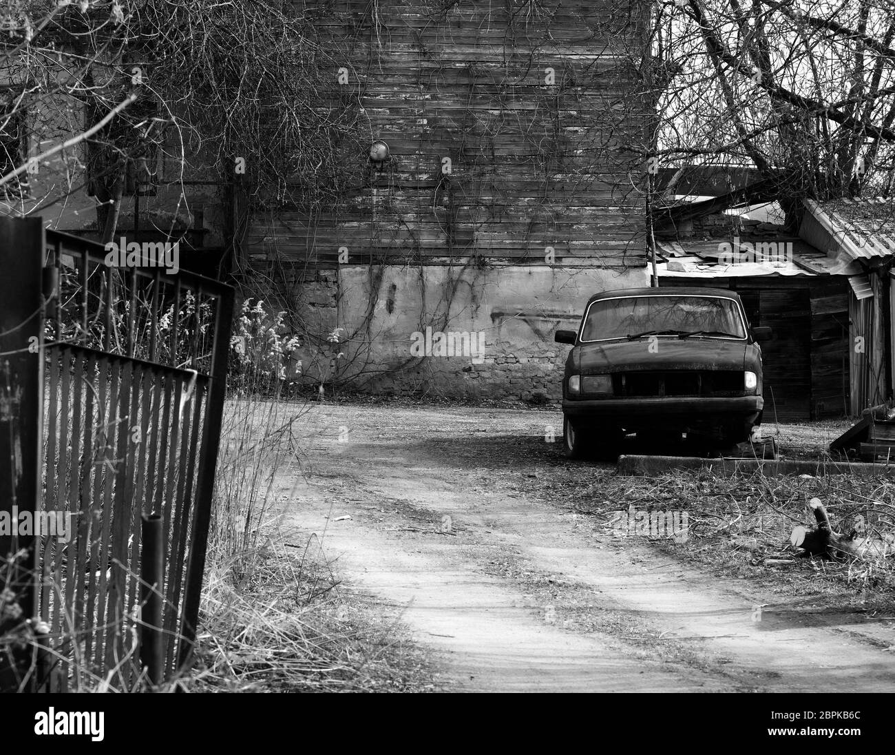 Vintage car at countryside yard background Stock Photo - Alamy
