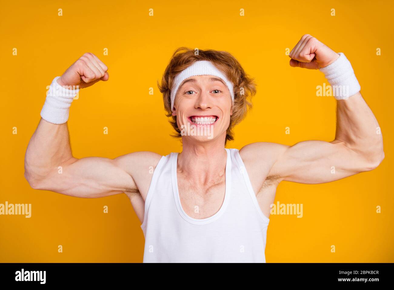 Muscles man skinny man hi-res stock photography and images - Alamy